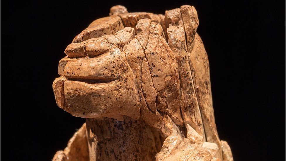 Aslan Adam Heykeli Nedir? Özellikleri Nelerdir? | Tozlu Mikrofon