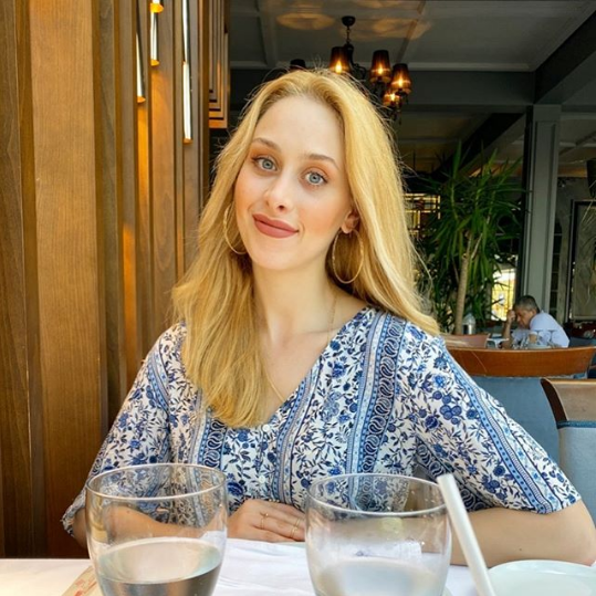 A Para Sunucusu Zeynep Özkara Kimdir? Nereli ve Kaç Yaşında? Boyu ... A Para Sunucusu Zeynep Özkara Kimdir? Nereli ve Kaç Yaşında? Boyu ...