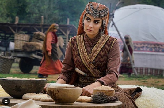 Emel Dede Kimdir? Nereli ve Kaç Yaşında? Sevgilisi? Boyu? Hangi ...