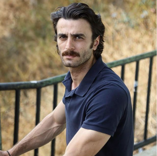 Emre Kentmenoğlu Kimdir? Nereli ve Kaç Yaşında? Boyu? Evli mi? Oynadığı ...