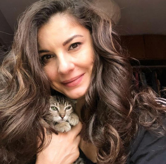 İrem Altuğ Kimdir? Nereli ve Kaç Yaşında? Boyu? Evli mi? Oynadığı ...