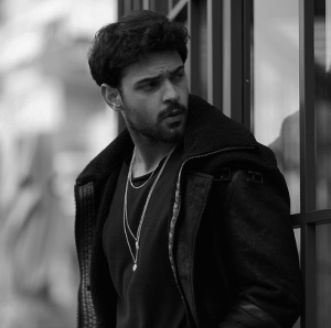 Berk Bakioğlu Kimdir? Nereli ve Kaç Yaşında? Boyu? Sevgilisi? Oynadığı ...