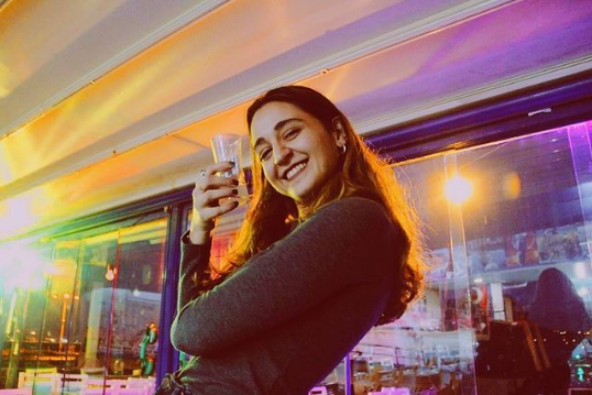 Eda Akalın Kimdir? Yaşı? Boyu? Oynadığı Diziler? | Tozlu Mikrofon