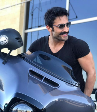 Emre Özmen Kimdir? Yaşı? Boyu? Oynadığı Diziler? | Tozlu Mikrofon