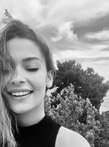 Selin Işık Kimdir? Yaşı? Boyu? Oynadığı Diziler? | Tozlu Mikrofon