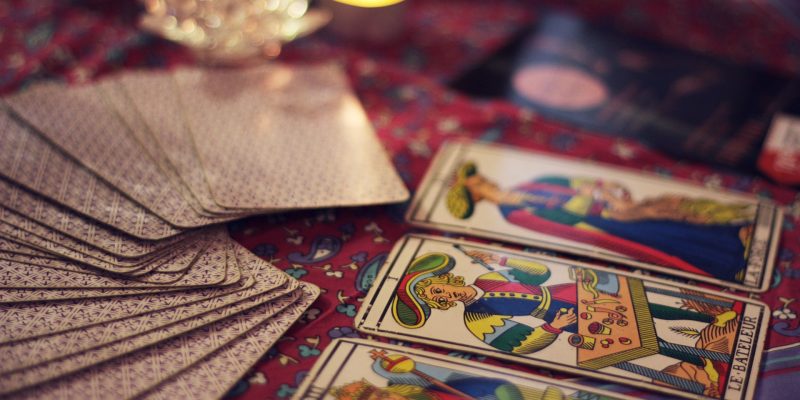 Tarot Falı ile Geleceği Öğrenme | Tozlu Mikrofon