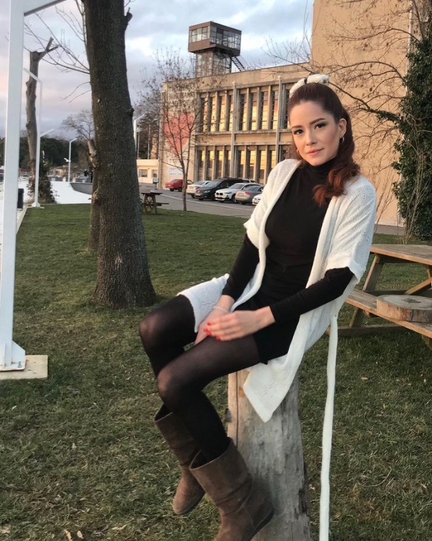 Ece Gürer Kimdir? Kaç Yaşında? Boyu? Dizileri? Evli mi? | Tozlu Mikrofon