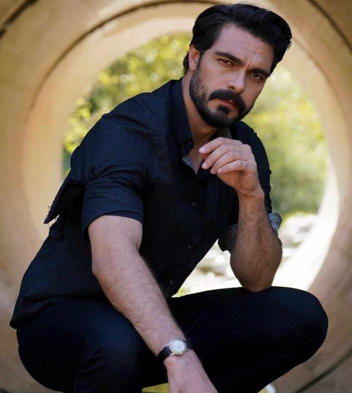 Halil İbrahim Ceyhan Kimdir? Kaç Yaşında? Boyu? Dizileri? | Tozlu Mikrofon Halil İbrahim Ceyhan Kimdir? Kaç Yaşında? Boyu? Dizileri? | Tozlu Mikrofon