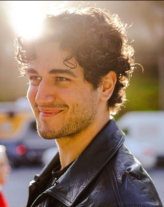 Umut Gezer Kimdir? Kaç Yaşında? Boyu? Dizileri? | Tozlu Mikrofon