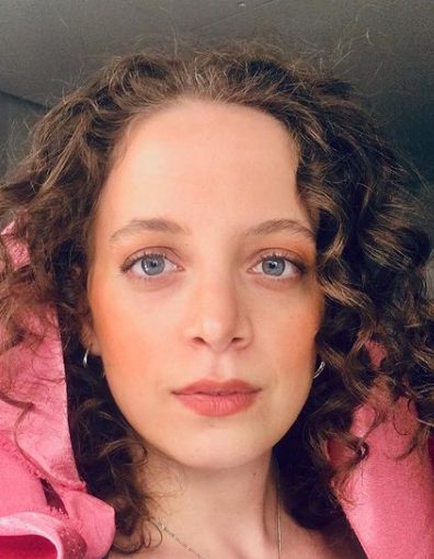 Zeynep Sönmez Kimdir? Kaç Yaşında? Boyu? Dizileri? | Tozlu Mikrofon Zeynep Sönmez Kimdir? Kaç Yaşında? Boyu? Dizileri? | Tozlu Mikrofon