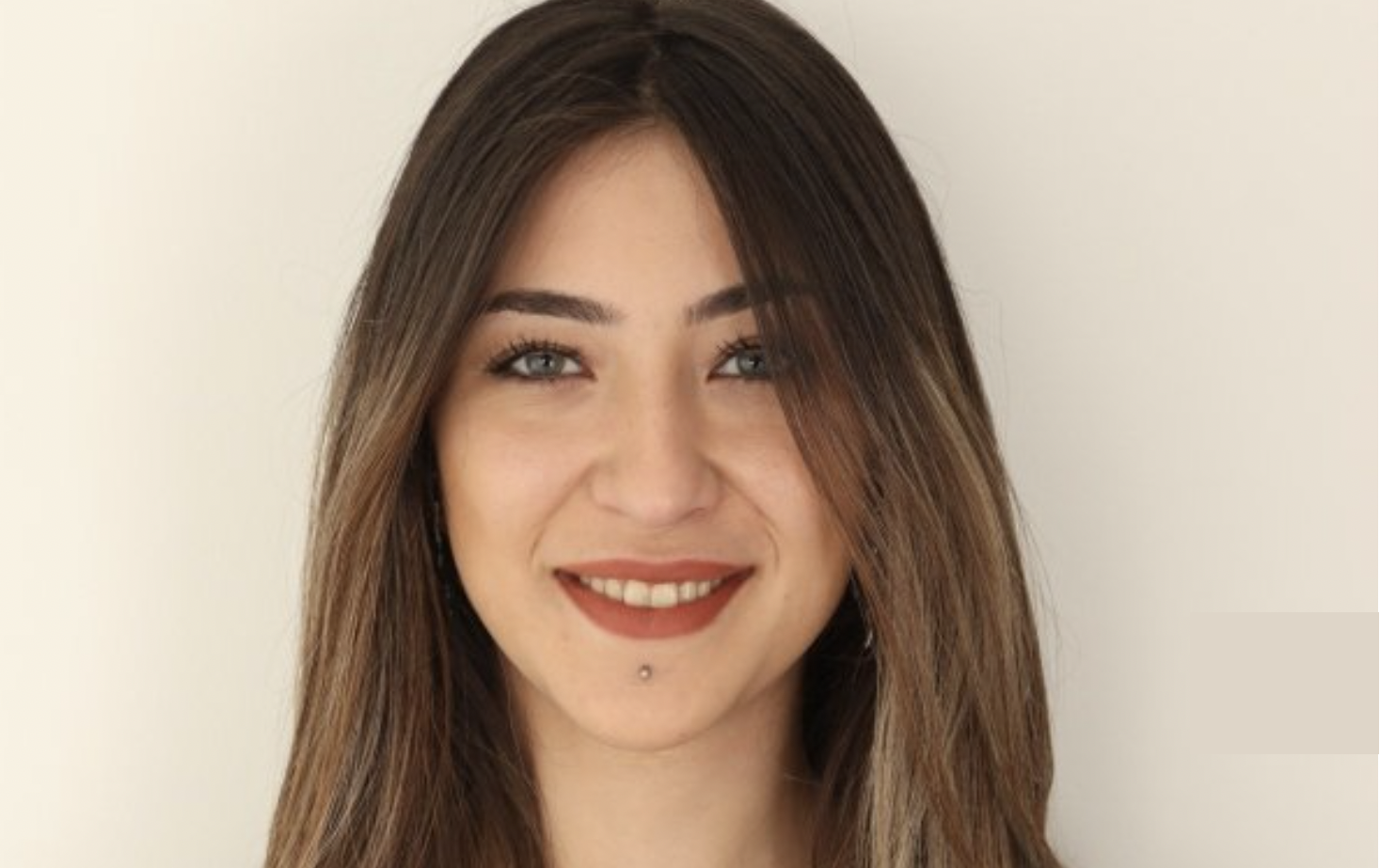 Gözde Erdem Kimdir? Nereli ve kaç Yaşında? Boyu? Dizileri? | Tozlu Mikrofon