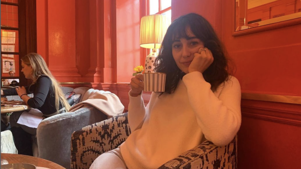 tugce-altug-kimdir | Tozlu Mikrofon