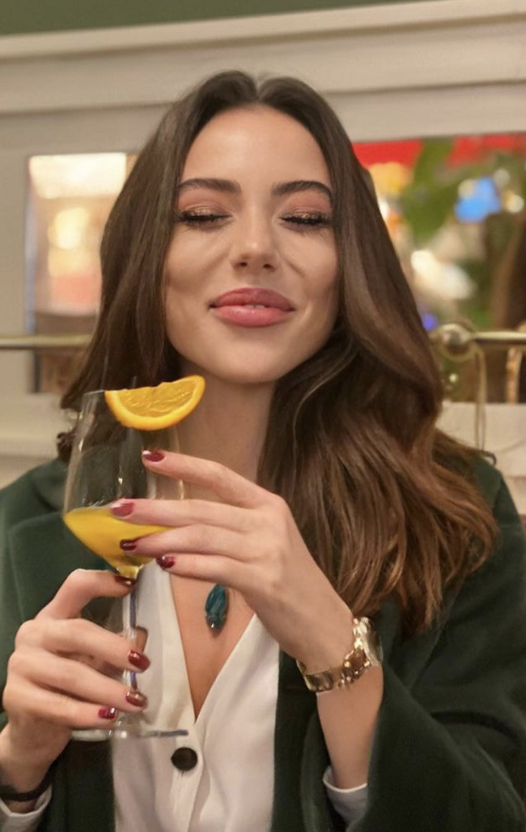 Yaren Yıldırım Kimdir? Nereli ve Kaç Yaşında? Boyu? Dizileri? | Tozlu ...