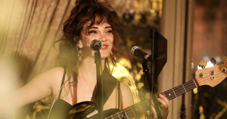 cemre-kabas-kim | Tozlu Mikrofon