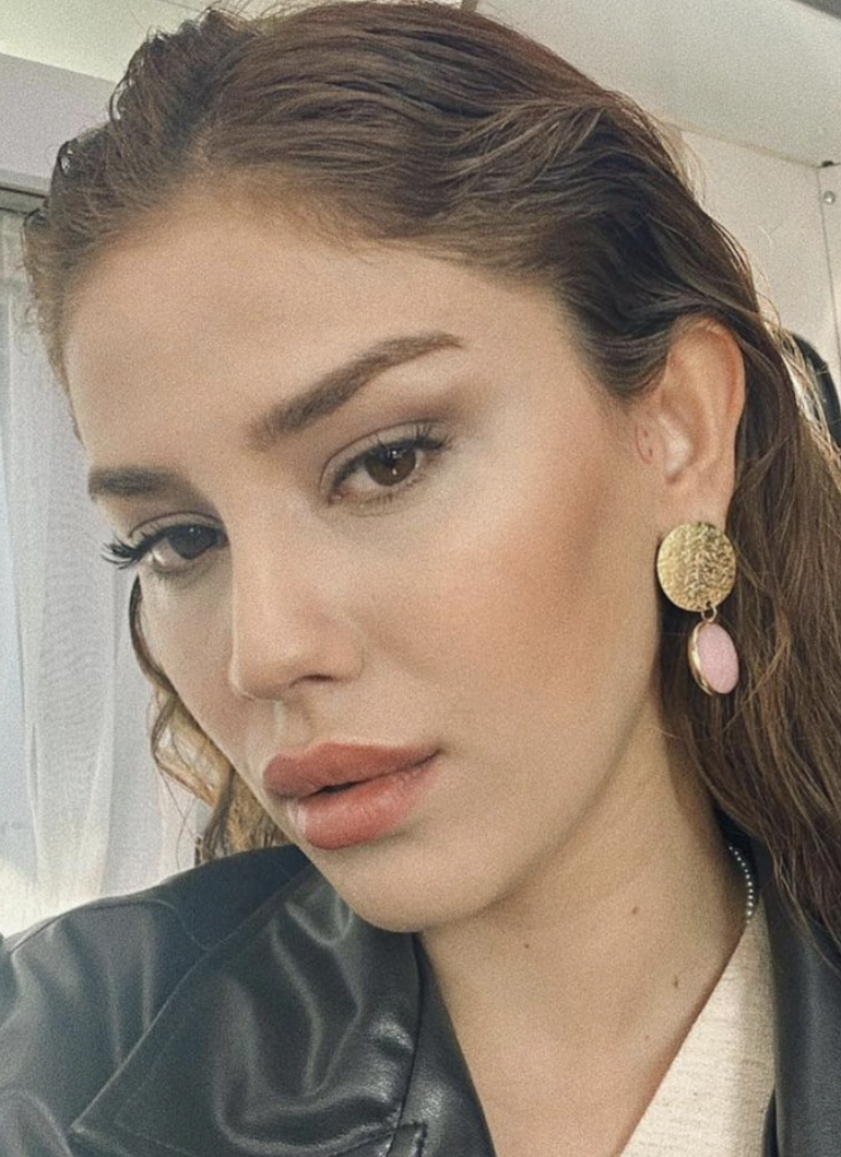 Hamide Akkuş Kimdir? Aslen Nereli? Kaç Yaşında? Boyu? Dizileri? | Tozlu ...