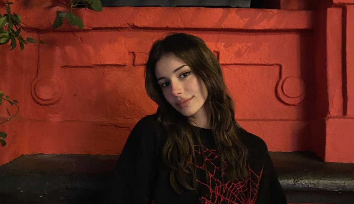 Ebrar Karabakan Kimdir? Nereli? Kaç Yaşında? Dizileri? | Tozlu Mikrofon