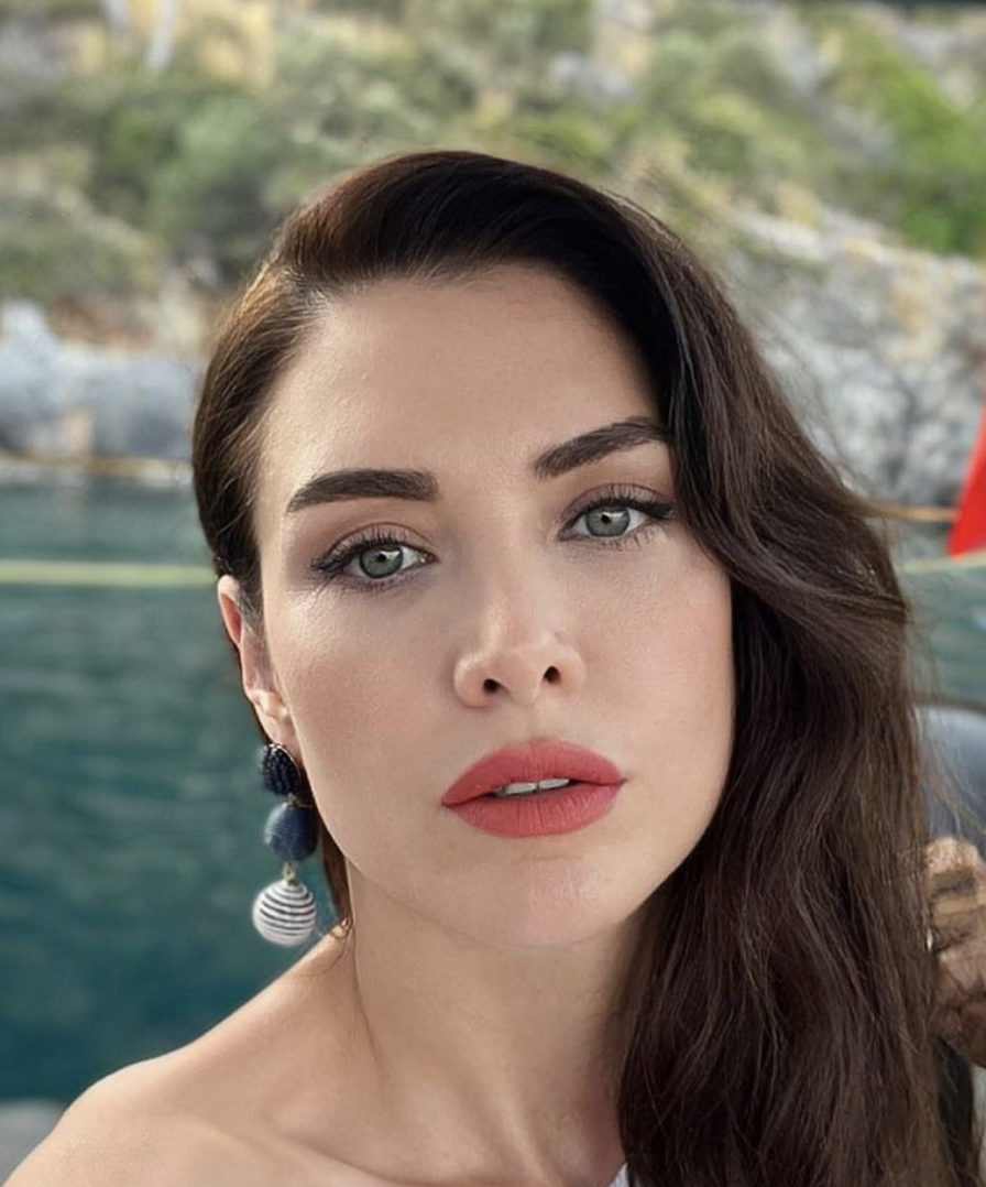 Nefise Karatay Kimdir? Nereli? Kaç Yaşında? Boyu? Dizileri? | Tozlu ...