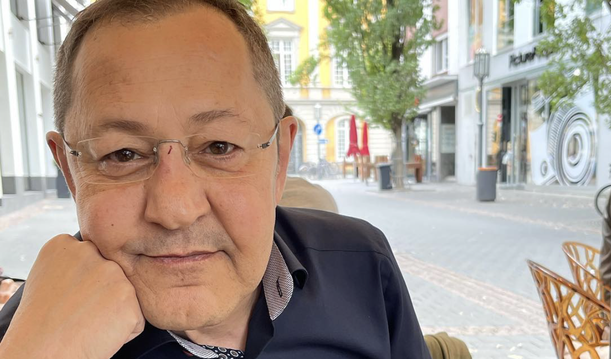 Akif Pirinçci Kimdir? Aslen Nereli? Kitapları? Eserleri? | Tozlu Mikrofon